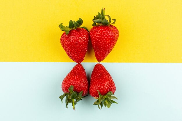 Indulge in Sunshine: Yellow Chocolate Covered Strawberries ...